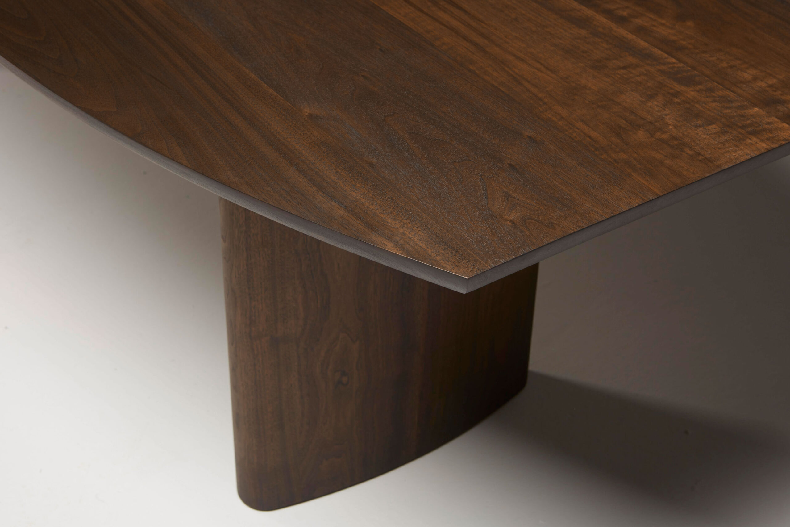 Walnut Dining Table - Treeslounge